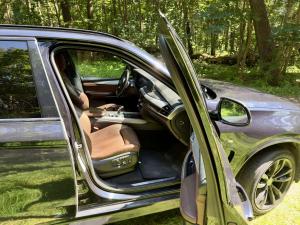 Black BMW X5 2014 in Klaipeda, with an engine capacity of 2.99 L and mileage of 305 thousand km for 17100 €, photo 5 on AUTOMOTO.COM.LV