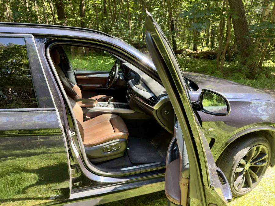 Black BMW X5 2014 in Klaipeda, with an engine capacity of 2.99 L and mileage of 305 thousand km for 17100 €, photo 5 on AUTOMOTO.COM.LV