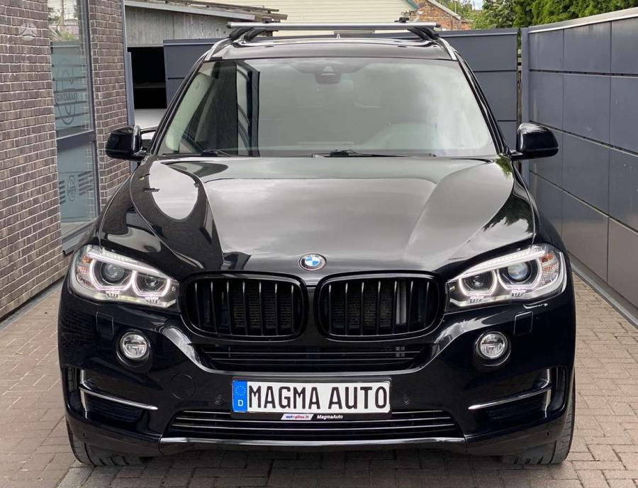 Black BMW X5 2014 in Marijampole, with an engine capacity of 2.99 L and mileage of 215 thousand km for 16850 €, photo 4 on AUTOMOTO.COM.LV