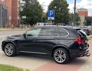 Black BMW X5 2014 in Marijampole, with an engine capacity of 2.99 L and mileage of 215 thousand km for 16850 €, photo 6 on AUTOMOTO.COM.LV