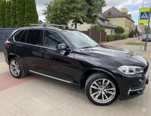 Black BMW X5 2014 in Marijampole, with an engine capacity of 2.99 L and mileage of 215 thousand km for 16850 €, photo 12 on AUTOMOTO.COM.LV