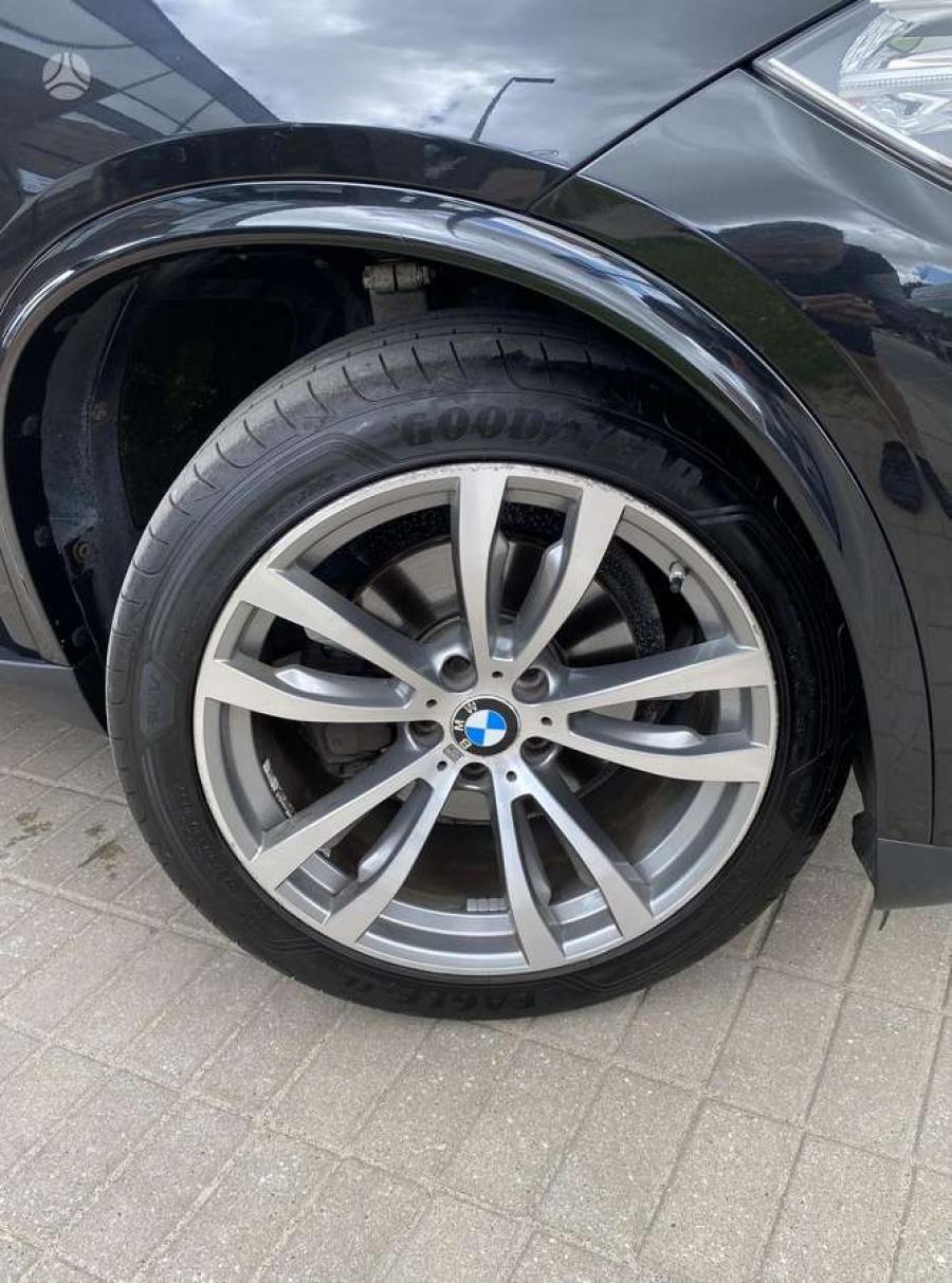 Black BMW X5 2014 in Marijampole, with an engine capacity of 2.99 L and mileage of 215 thousand km for 16850 €, photo 13 on AUTOMOTO.COM.LV
