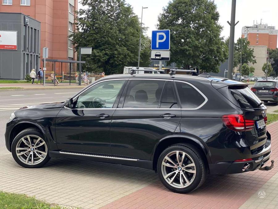 Black BMW X5 2014 in Marijampole, with an engine capacity of 2.99 L and mileage of 215 thousand km for 16850 €, photo 15 on AUTOMOTO.COM.LV