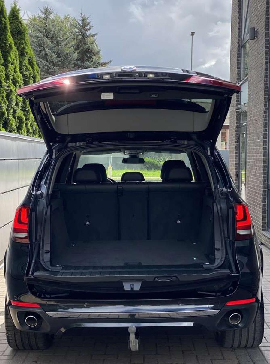 Black BMW X5 2014 in Marijampole, with an engine capacity of 2.99 L and mileage of 215 thousand km for 16850 €, photo 19 on AUTOMOTO.COM.LV
