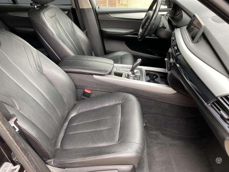 Black BMW X5 2014 in Marijampole, with an engine capacity of 2.99 L and mileage of 215 thousand km for 16850 €, photo 40 on AUTOMOTO.COM.LV