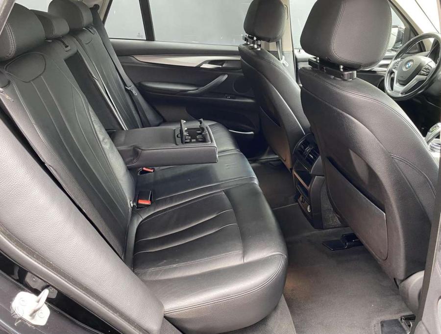Black BMW X5 2014 in Marijampole, with an engine capacity of 2.99 L and mileage of 215 thousand km for 16850 €, photo 42 on AUTOMOTO.COM.LV