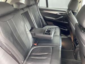 Black BMW X5 2014 in Marijampole, with an engine capacity of 2.99 L and mileage of 215 thousand km for 16850 €, photo 43 on AUTOMOTO.COM.LV