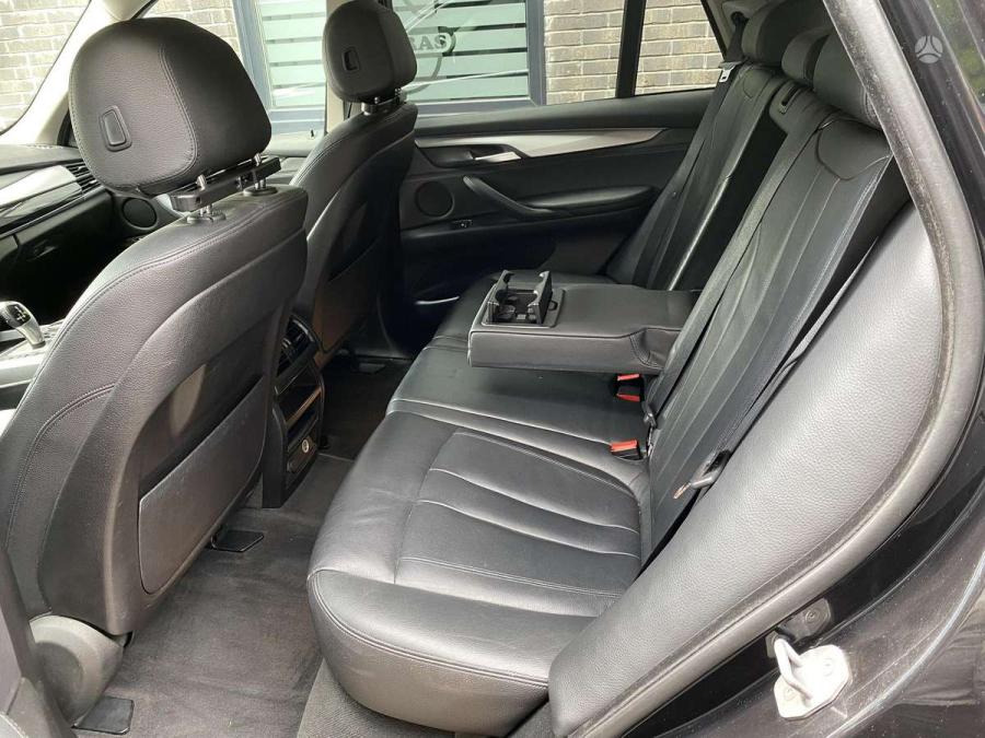Black BMW X5 2014 in Marijampole, with an engine capacity of 2.99 L and mileage of 215 thousand km for 16850 €, photo 44 on AUTOMOTO.COM.LV