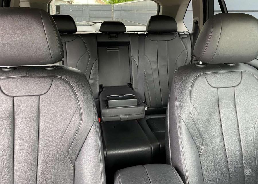 Black BMW X5 2014 in Marijampole, with an engine capacity of 2.99 L and mileage of 215 thousand km for 16850 €, photo 45 on AUTOMOTO.COM.LV