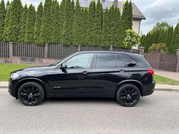 Black BMW X5 2014 in Vilnius, with an engine capacity of 2.99 L and mileage of 273 thousand km for 13999 €, photo 2 on AUTOMOTO.COM.LV