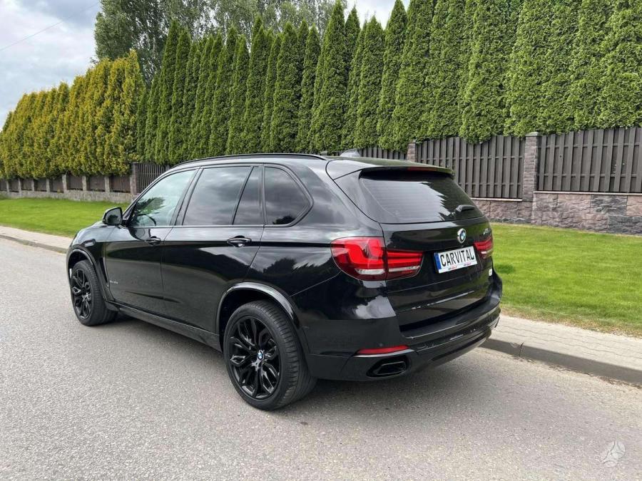 Black BMW X5 2014 in Vilnius, with an engine capacity of 2.99 L and mileage of 273 thousand km for 13999 €, photo 4 on AUTOMOTO.COM.LV