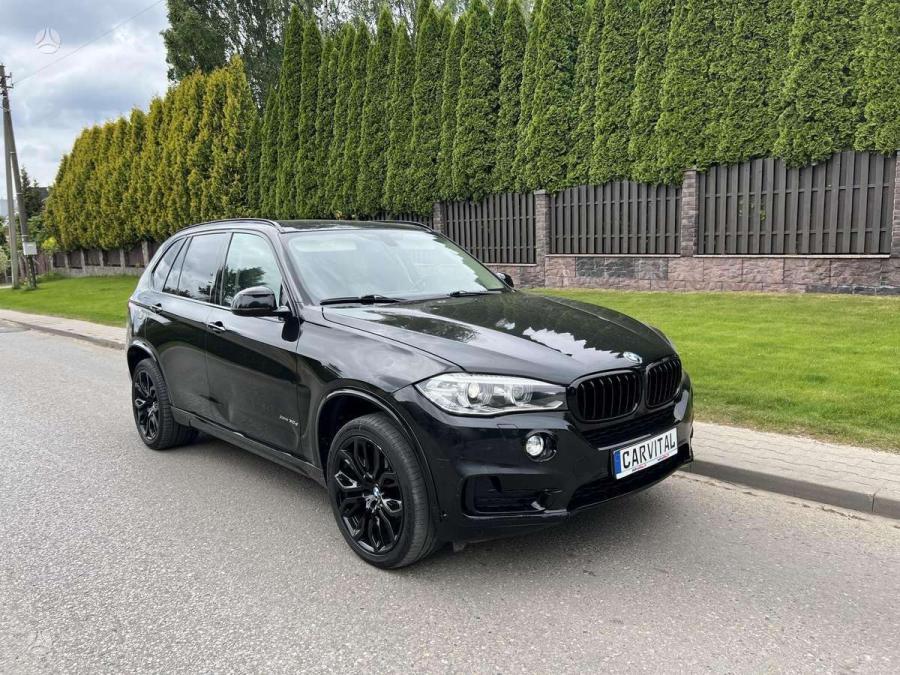 Black BMW X5 2014 in Vilnius, with an engine capacity of 2.99 L and mileage of 273 thousand km for 13999 €, photo 8 on AUTOMOTO.COM.LV