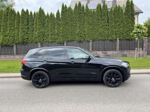 Black BMW X5 2014 in Vilnius, with an engine capacity of 2.99 L and mileage of 273 thousand km for 13999 €, photo 9 on AUTOMOTO.COM.LV