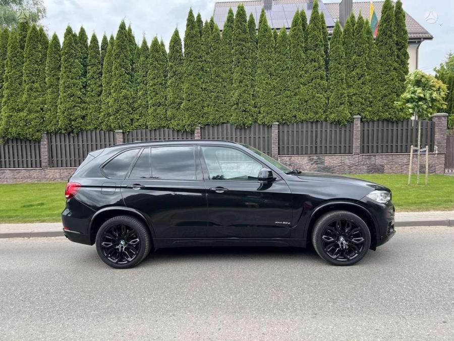 Black BMW X5 2014 in Vilnius, with an engine capacity of 2.99 L and mileage of 273 thousand km for 13999 €, photo 9 on AUTOMOTO.COM.LV