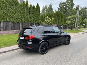 Black BMW X5 2014 in Vilnius, with an engine capacity of 2.99 L and mileage of 273 thousand km for 13999 €, photo 10 on AUTOMOTO.COM.LV