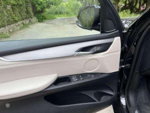 Black BMW X5 2014 in Vilnius, with an engine capacity of 2.99 L and mileage of 273 thousand km for 13999 €, photo 16 on AUTOMOTO.COM.LV