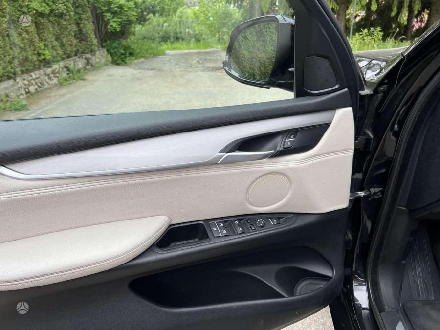 Black BMW X5 2014 in Vilnius, with an engine capacity of 2.99 L and mileage of 273 thousand km for 13999 €, photo 16 on AUTOMOTO.COM.LV