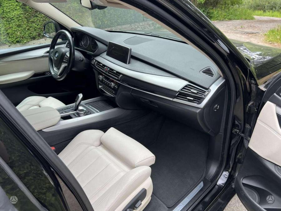 Black BMW X5 2014 in Vilnius, with an engine capacity of 2.99 L and mileage of 273 thousand km for 13999 €, photo 18 on AUTOMOTO.COM.LV