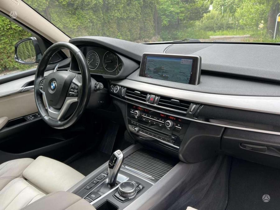 Black BMW X5 2014 in Vilnius, with an engine capacity of 2.99 L and mileage of 273 thousand km for 13999 €, photo 19 on AUTOMOTO.COM.LV