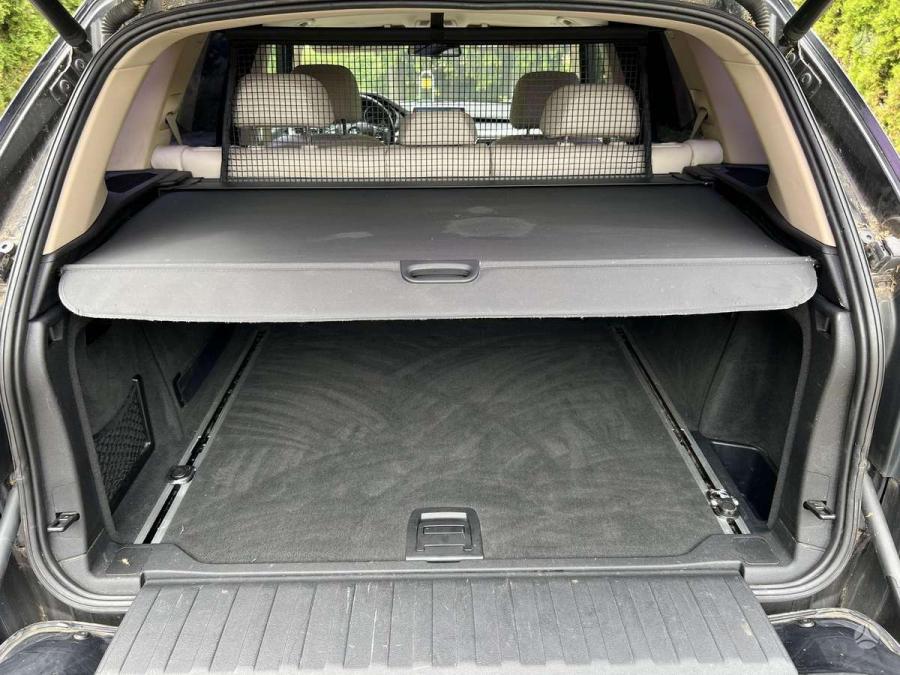 Black BMW X5 2014 in Vilnius, with an engine capacity of 2.99 L and mileage of 273 thousand km for 13999 €, photo 26 on AUTOMOTO.COM.LV