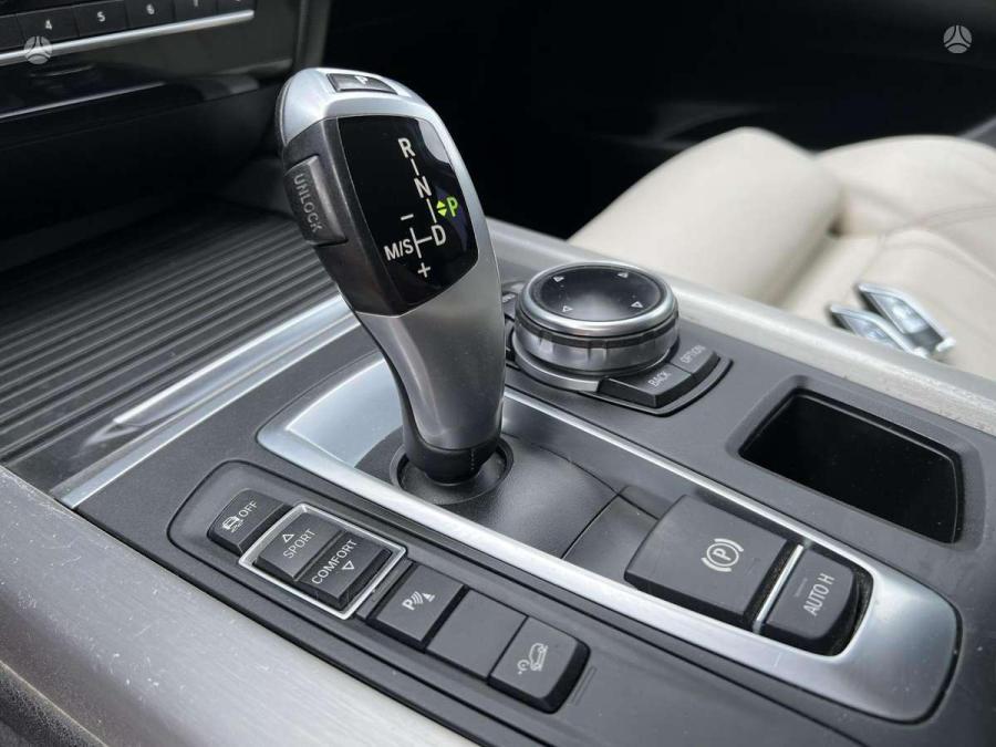 Black BMW X5 2014 in Vilnius, with an engine capacity of 2.99 L and mileage of 273 thousand km for 13999 €, photo 29 on AUTOMOTO.COM.LV