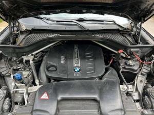 Black BMW X5 2014 in Vilnius, with an engine capacity of 2.99 L and mileage of 273 thousand km for 13999 €, photo 34 on AUTOMOTO.COM.LV
