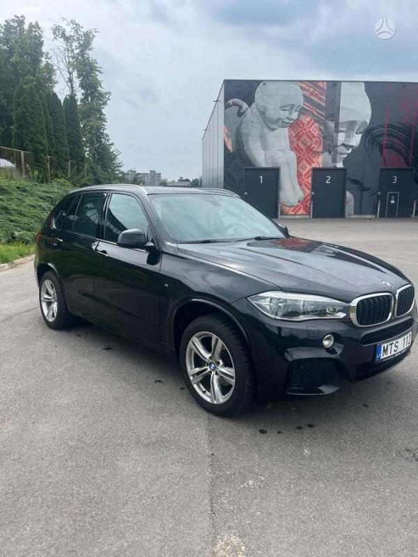 Black BMW X5 2014 in Kaunas, with an engine capacity of 3.00 L and mileage of 260 thousand km for 19599 €, photo 1 on AUTOMOTO.COM.LV