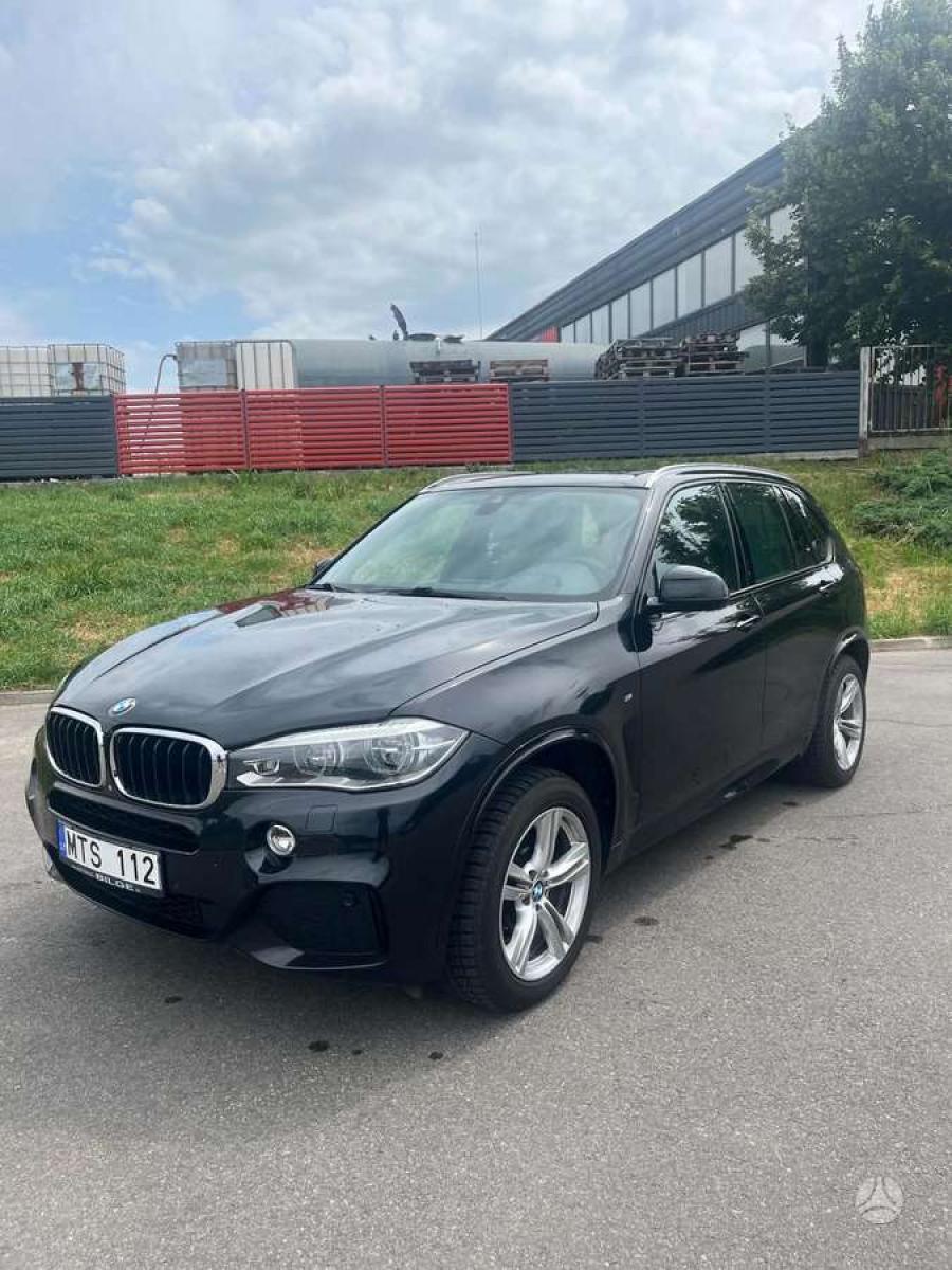 Black BMW X5 2014 in Kaunas, with an engine capacity of 3.00 L and mileage of 260 thousand km for 19599 €, photo 3 on AUTOMOTO.COM.LV