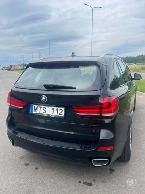 Black BMW X5 2014 in Kaunas, with an engine capacity of 3.00 L and mileage of 260 thousand km for 19599 €, photo 4 on AUTOMOTO.COM.LV