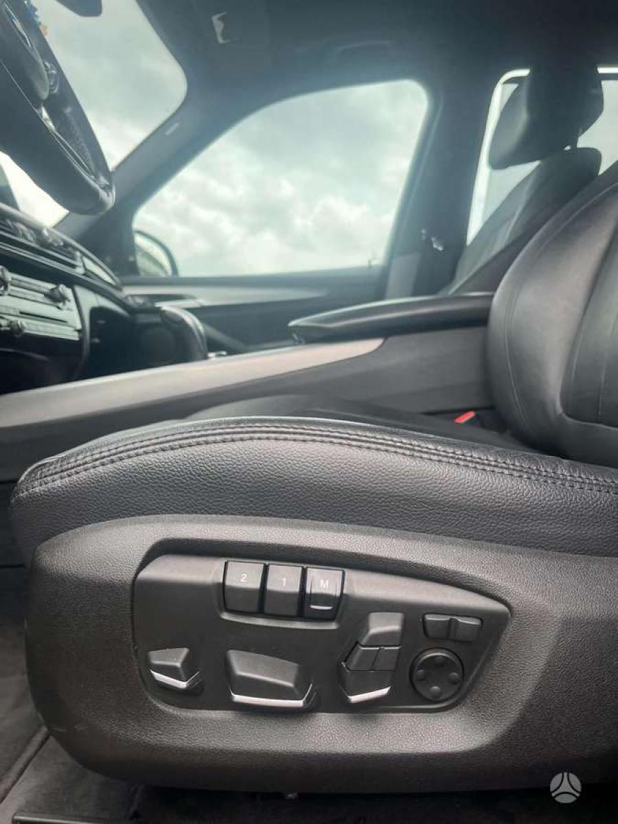 Black BMW X5 2014 in Kaunas, with an engine capacity of 3.00 L and mileage of 260 thousand km for 19599 €, photo 8 on AUTOMOTO.COM.LV
