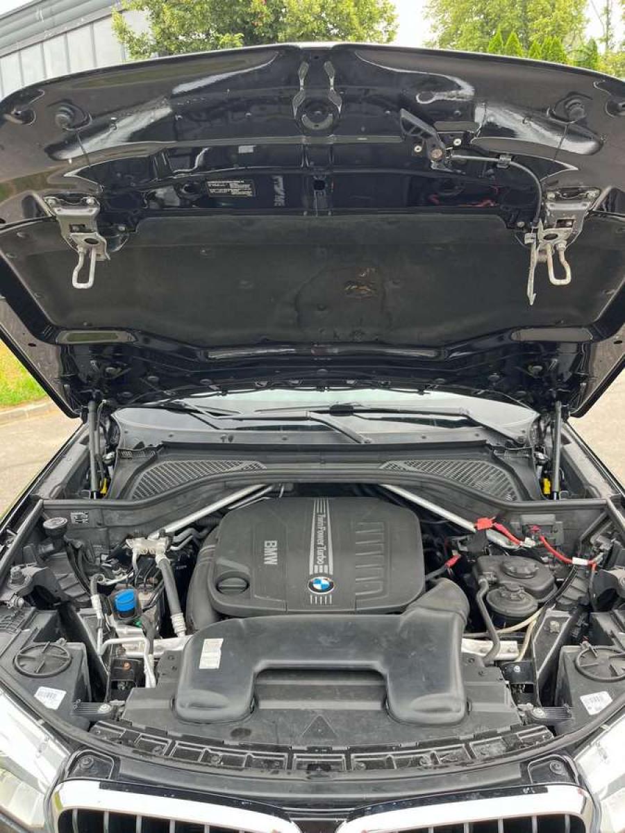 Black BMW X5 2014 in Kaunas, with an engine capacity of 3.00 L and mileage of 260 thousand km for 19599 €, photo 15 on AUTOMOTO.COM.LV