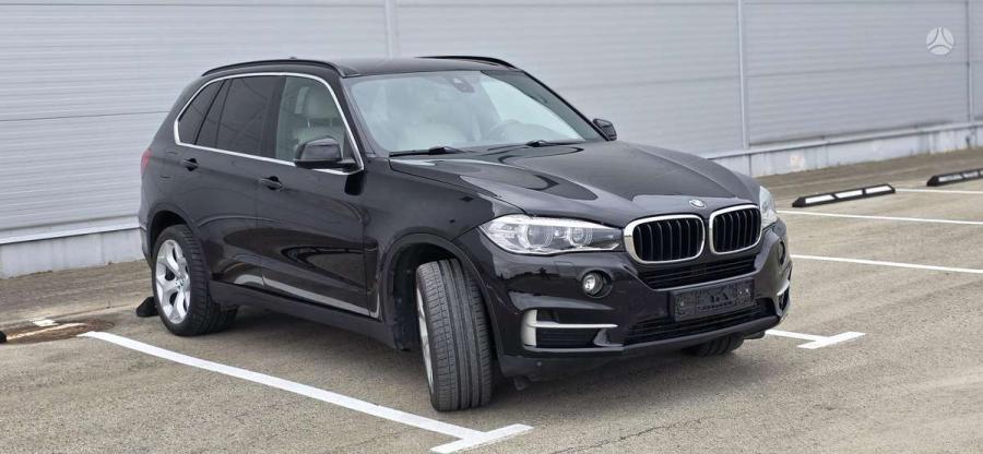 Black BMW X5 2014 in Panevezys, with an engine capacity of 2.00 L and mileage of 248 thousand km for 16000 €, photo 5 on AUTOMOTO.COM.LV