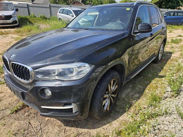 Black BMW X5 2014 in Siauliai, with an engine capacity of 3.00 L and mileage of 309 thousand km for 9400 €, photo 2 on AUTOMOTO.COM.LV