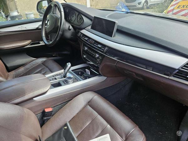 Black BMW X5 2014 in Siauliai, with an engine capacity of 3.00 L and mileage of 309 thousand km for 9400 €, photo 5 on AUTOMOTO.COM.LV