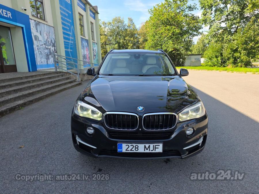 Black BMW X5 2014 in Tallinn, with an engine capacity of 3.00 L and mileage of 433 thousand km for 13640 €, photo 4 on AUTOMOTO.COM.LV
