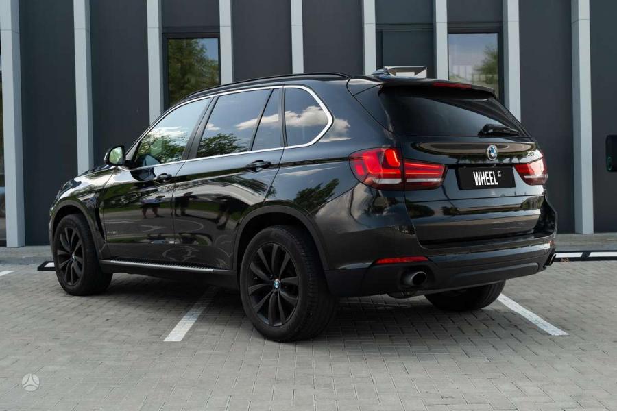 Melns BMW X5 2014 Viļņa, ar dzinēja tilpumu 2.98 L un nobraukumu 202 tūkst. km par 17500 €, foto 4 vietnē AUTOMOTO.COM.LV