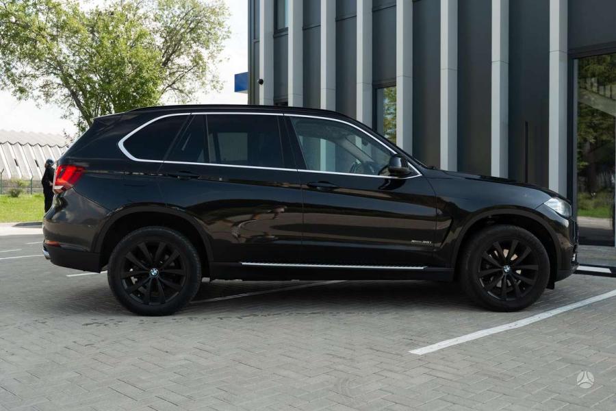 Melns BMW X5 2014 Viļņa, ar dzinēja tilpumu 2.98 L un nobraukumu 202 tūkst. km par 17500 €, foto 7 vietnē AUTOMOTO.COM.LV