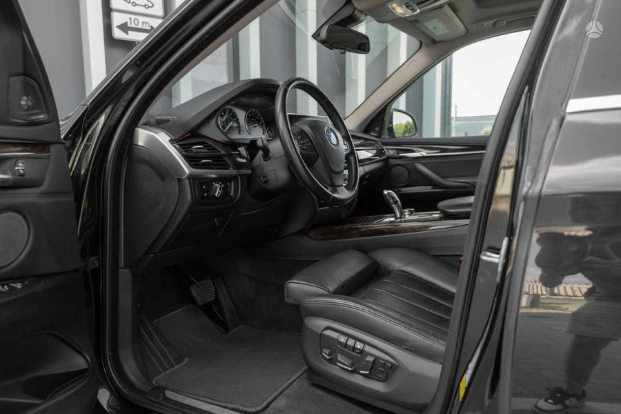 Melns BMW X5 2014 Viļņa, ar dzinēja tilpumu 2.98 L un nobraukumu 202 tūkst. km par 17500 €, foto 14 vietnē AUTOMOTO.COM.LV
