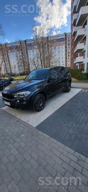 Black BMW X5 2014 in Riga, with an engine capacity of 3.00 L and mileage of 232 thousand km for 23000 €, photo 3 on AUTOMOTO.COM.LV