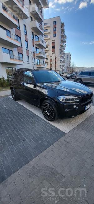 Black BMW X5 2014 in Riga, with an engine capacity of 3.00 L and mileage of 232 thousand km for 23000 €, photo 5 on AUTOMOTO.COM.LV