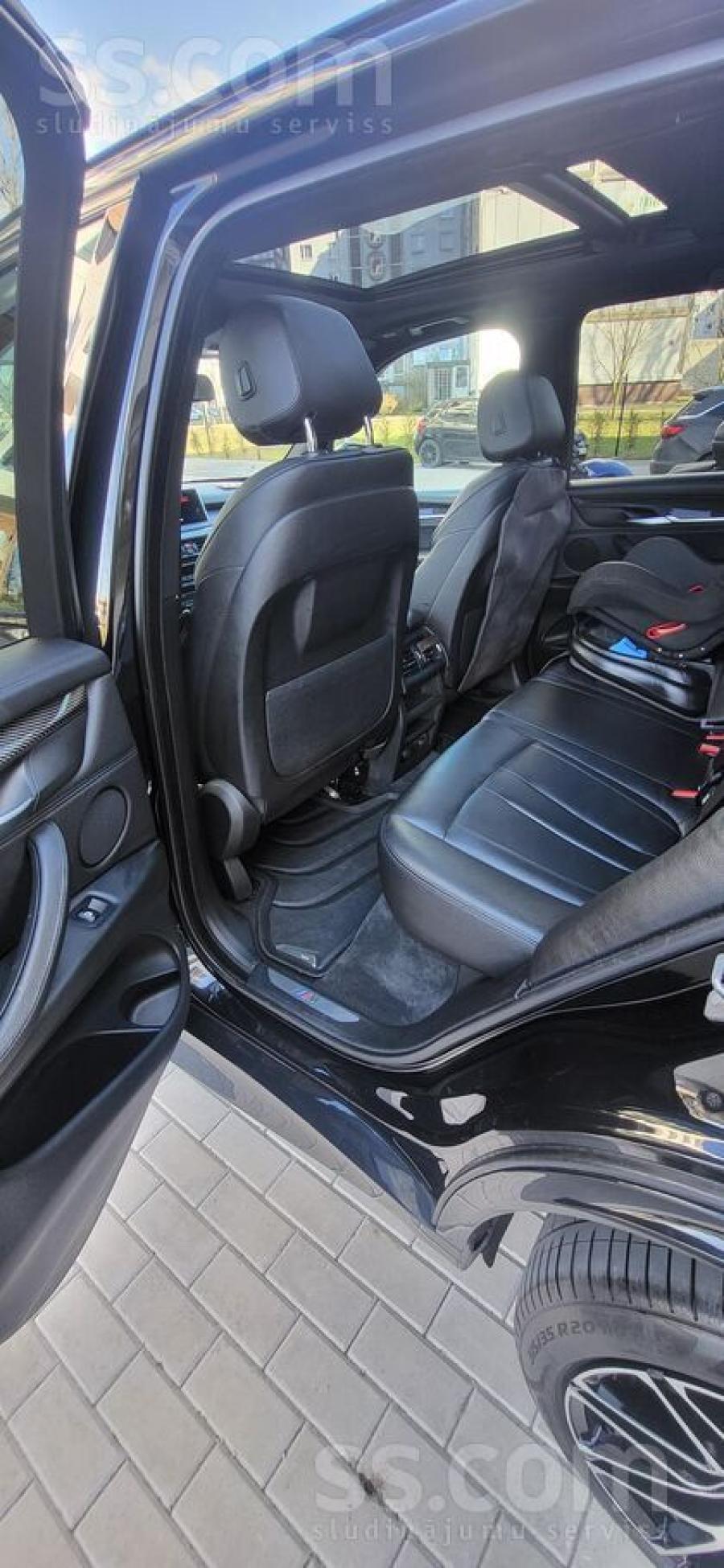 Black BMW X5 2014 in Riga, with an engine capacity of 3.00 L and mileage of 232 thousand km for 23000 €, photo 18 on AUTOMOTO.COM.LV