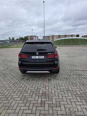 Black BMW X5 2014 in Valmiera, with an engine capacity of 3.00 L and mileage of 235 thousand km for 22400 €, photo 5 on AUTOMOTO.COM.LV