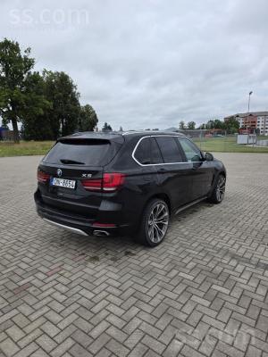 Black BMW X5 2014 in Valmiera, with an engine capacity of 3.00 L and mileage of 235 thousand km for 22400 €, photo 7 on AUTOMOTO.COM.LV