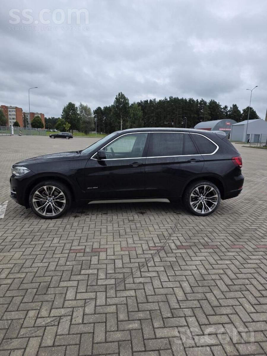 Black BMW X5 2014 in Valmiera, with an engine capacity of 3.00 L and mileage of 235 thousand km for 22400 €, photo 8 on AUTOMOTO.COM.LV