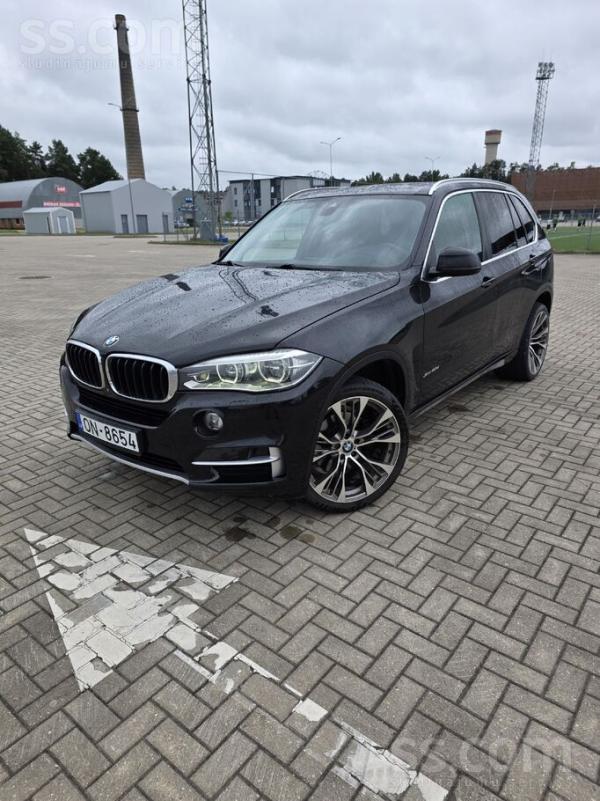 Black BMW X5 2014 in Valmiera, with an engine capacity of 3.00 L and mileage of 235 thousand km for 22400 €, photo 8 on AUTOMOTO.COM.LV