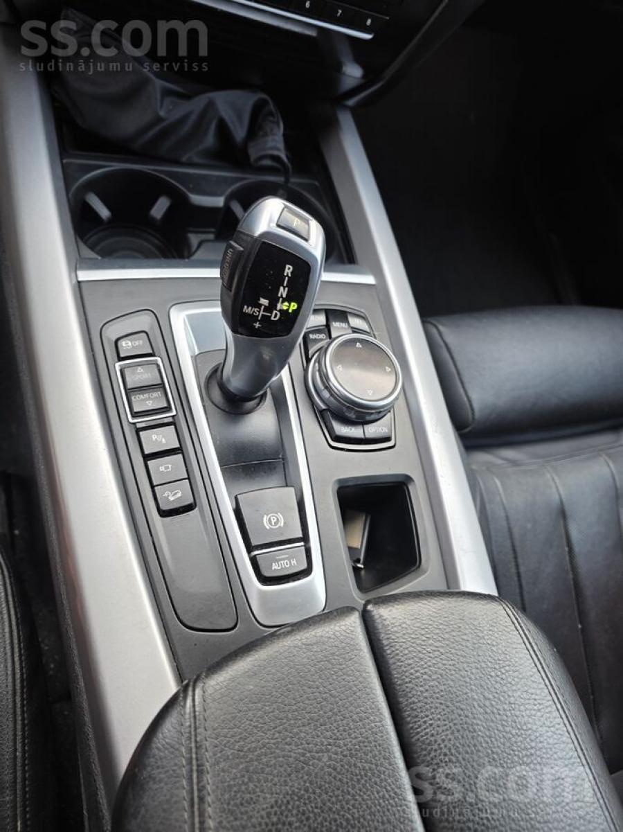 Black BMW X5 2014 in Valmiera, with an engine capacity of 3.00 L and mileage of 235 thousand km for 22400 €, photo 17 on AUTOMOTO.COM.LV