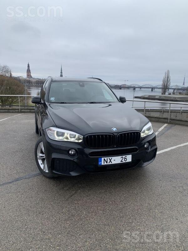Black BMW X5 2014 in Riga, with an engine capacity of 2.00 L and mileage of 370 thousand km for 15900 €, photo 1 on AUTOMOTO.COM.LV