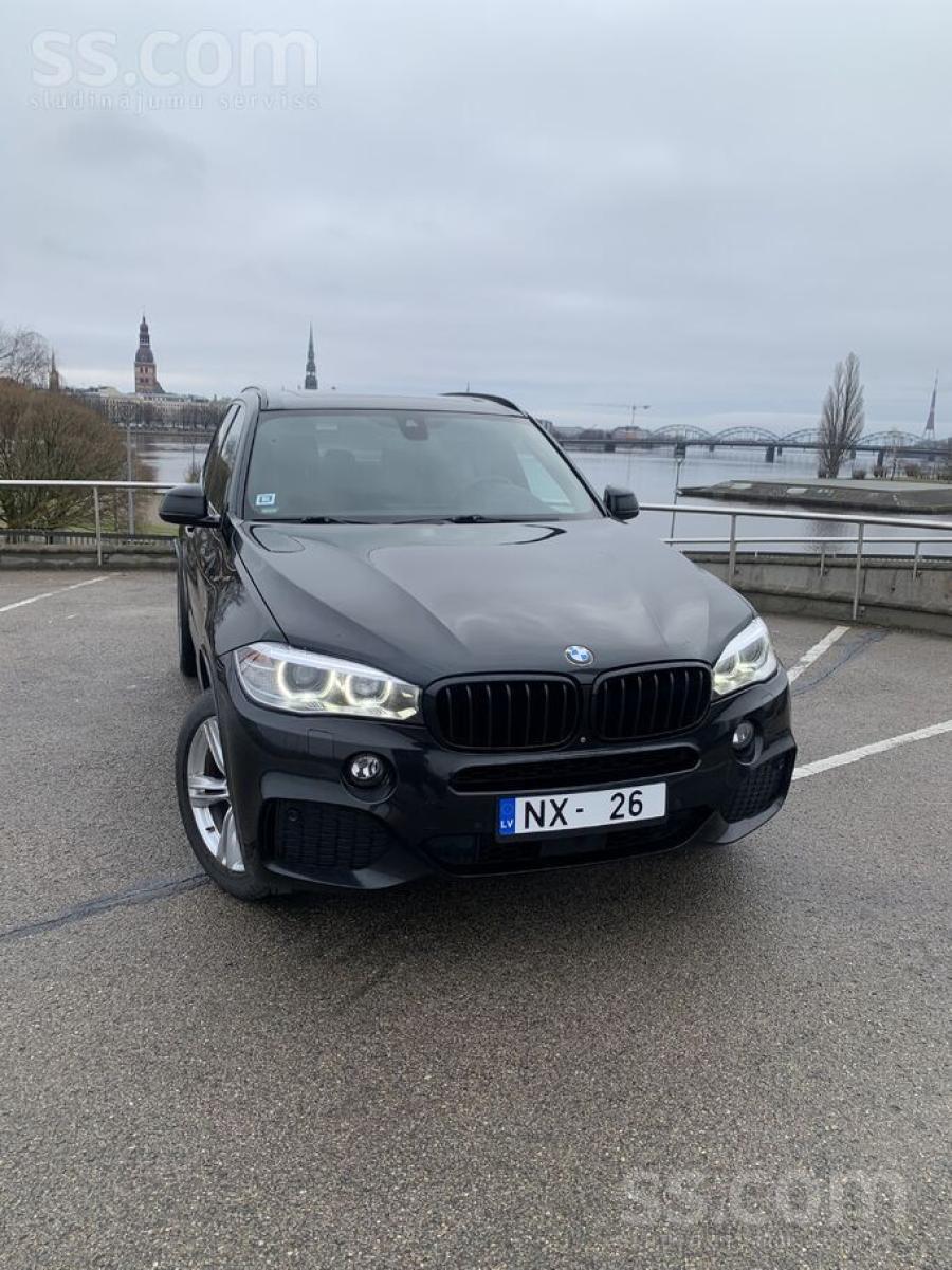 Black BMW X5 2014 in Riga, with an engine capacity of 2.00 L and mileage of 370 thousand km for 15900 €, photo 1 on AUTOMOTO.COM.LV