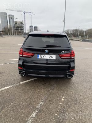 Black BMW X5 2014 in Riga, with an engine capacity of 2.00 L and mileage of 370 thousand km for 15900 €, photo 3 on AUTOMOTO.COM.LV