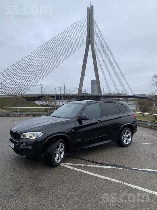 Black BMW X5 2014 in Riga, with an engine capacity of 2.00 L and mileage of 370 thousand km for 15900 €, photo 3 on AUTOMOTO.COM.LV